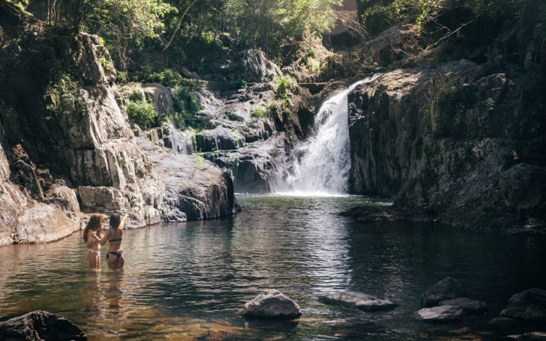 Hiking in the Behana Gorge to Clamshell Falls from Cairns