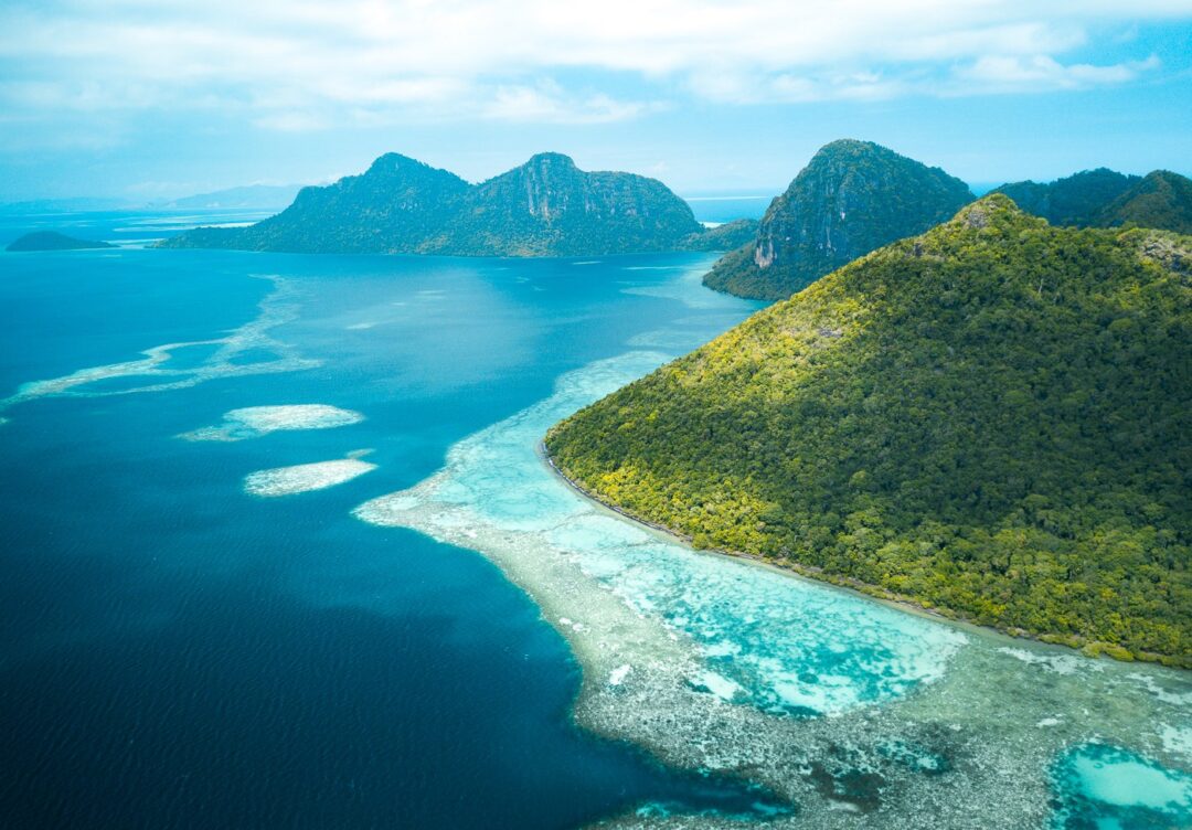 How to Visit Bohey Dulang Island & Hike to the Viewpoint