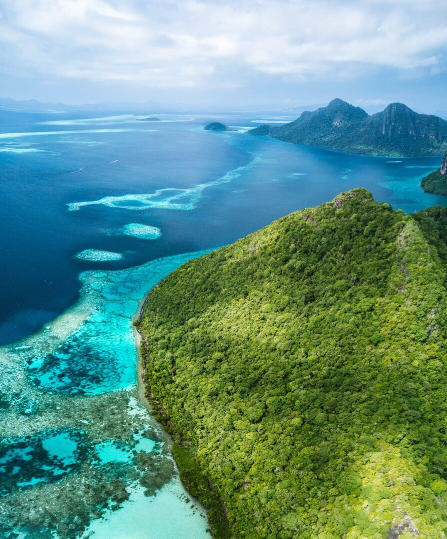 How to Visit Bohey Dulang Island & Hike to the Viewpoint