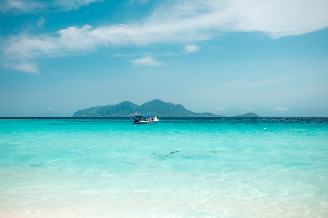 How to Visit Bohey Dulang Island & Hike to the Viewpoint