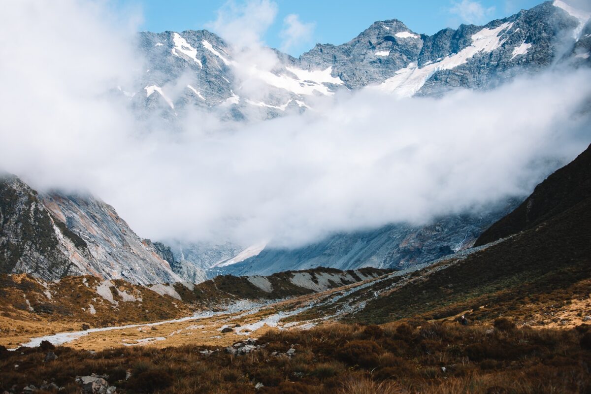 How to Hike the Hooker Valley Track in New Zealand (2023 Guide)