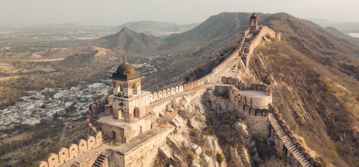 Exploring & Climbing the Jaipur Wall Near Amer Fort