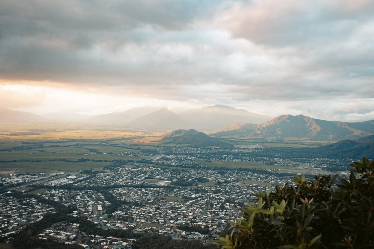 White Rock Hike Cairns - Hiking & Walking Guide