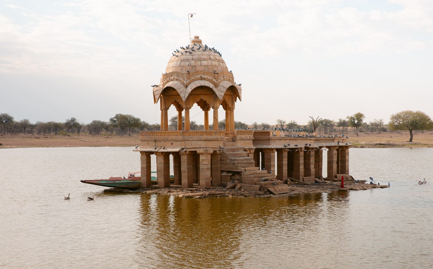 How to Visit Gadisar Lake From Jaisalmer, India