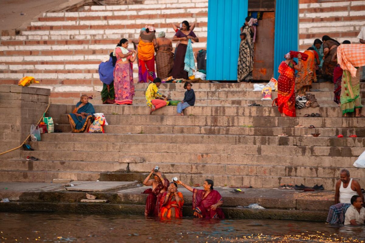 How to Plan a Varanasi Ganges Row Boat Trip For Sunrise