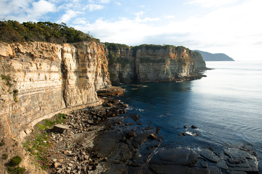 Waterfall Bay: Tasman Arch & Devils Kitchen, Tasmania