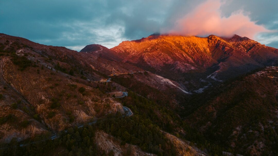 How to Drive the 99 Bends Road in Queenstown ,Tasmania