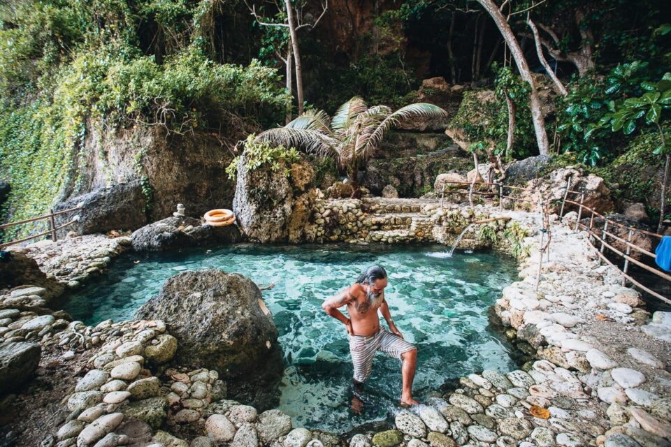Tembeling Beach & Natural Pool Springs on Nusa Penida