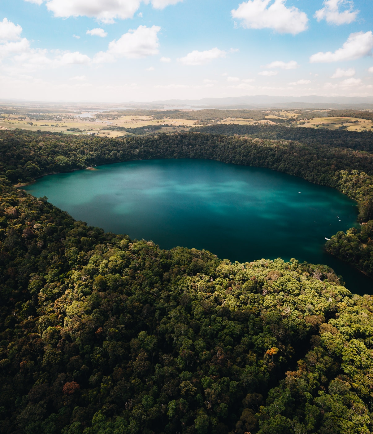 Lake Eacham Visitors Guide - Crater Lakes National Park, Queensland ...