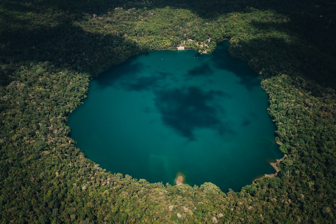 Lake Eacham Visitors Guide - Crater Lakes National Park, Queensland ...