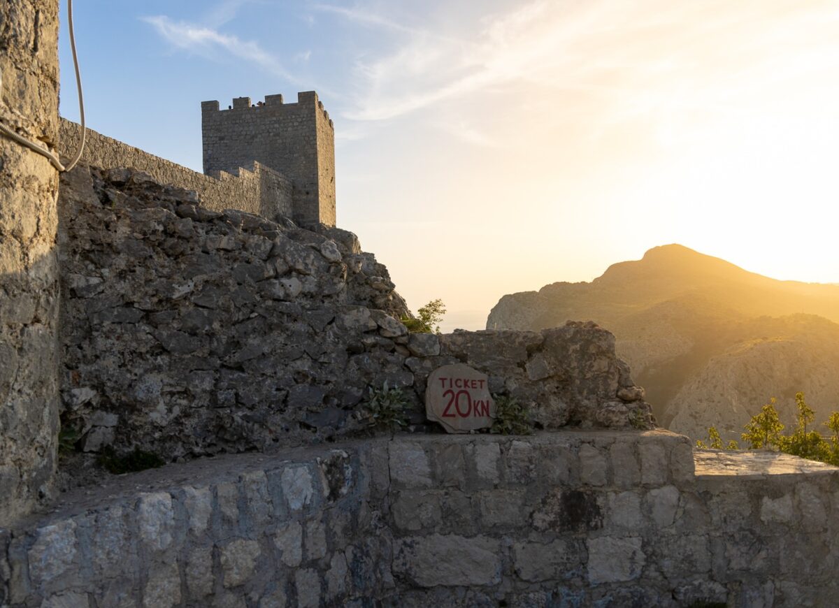 How to Hike to Starigrad Fortress & Omiš Castle in Croatia