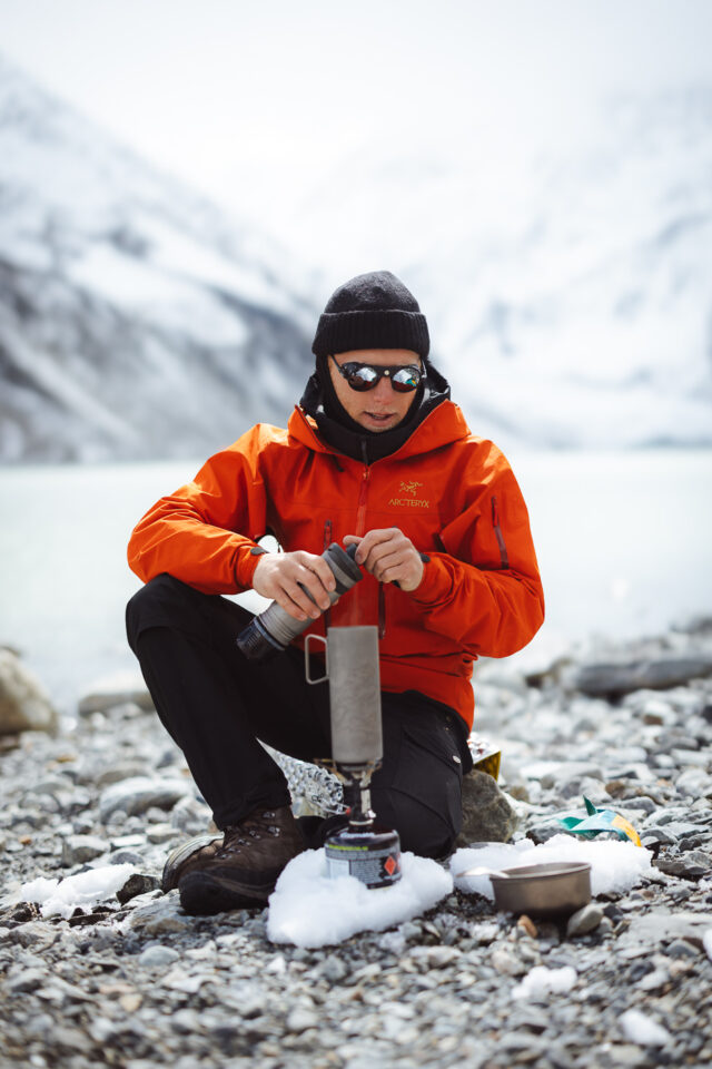 Using Water Bottle Filters for Clean Water While Traveling