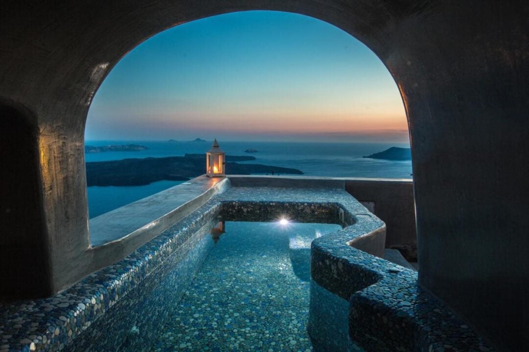 11 Best Cave Hotels in Santorini With Swim-Up Pool Views