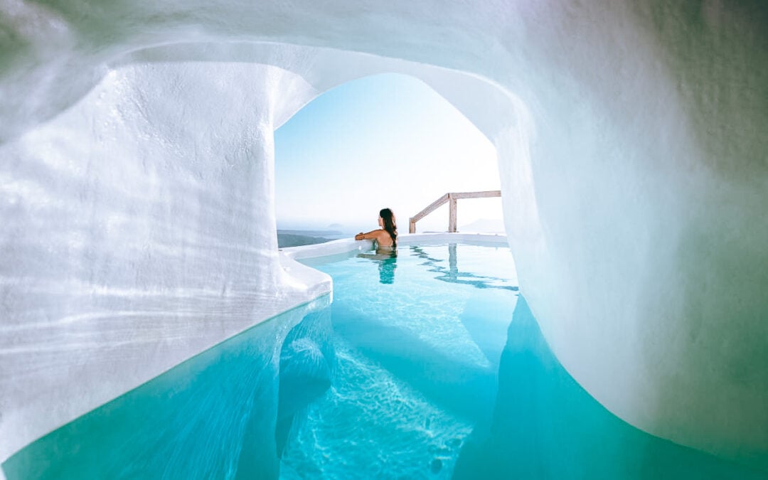 11 Best Cave Hotels in Santorini With Swim-Up Pool Views