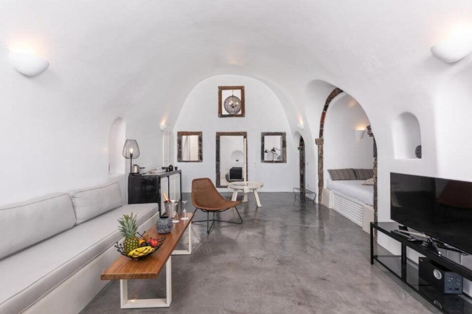 11 AMAZING Cave Hotels in Greece for a Unique Stay