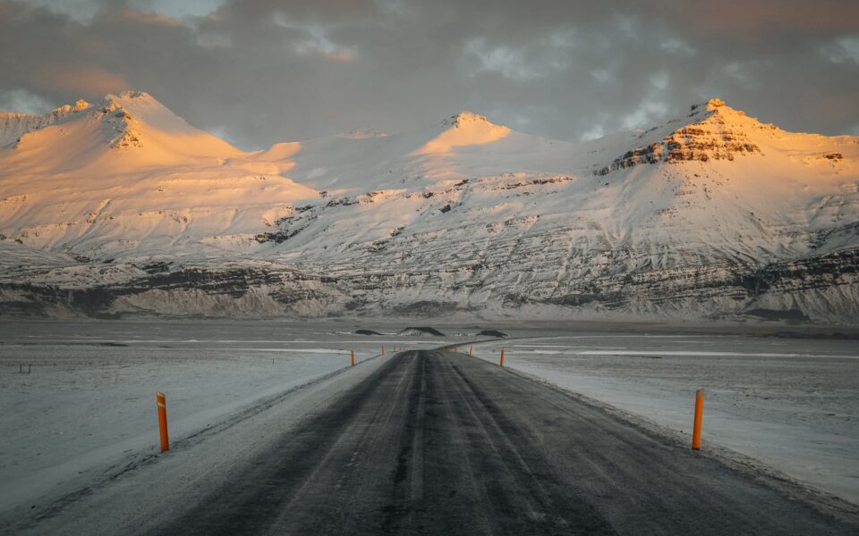 10 Epic Iceland Bus Tours: Single & Multi-Day Journeys