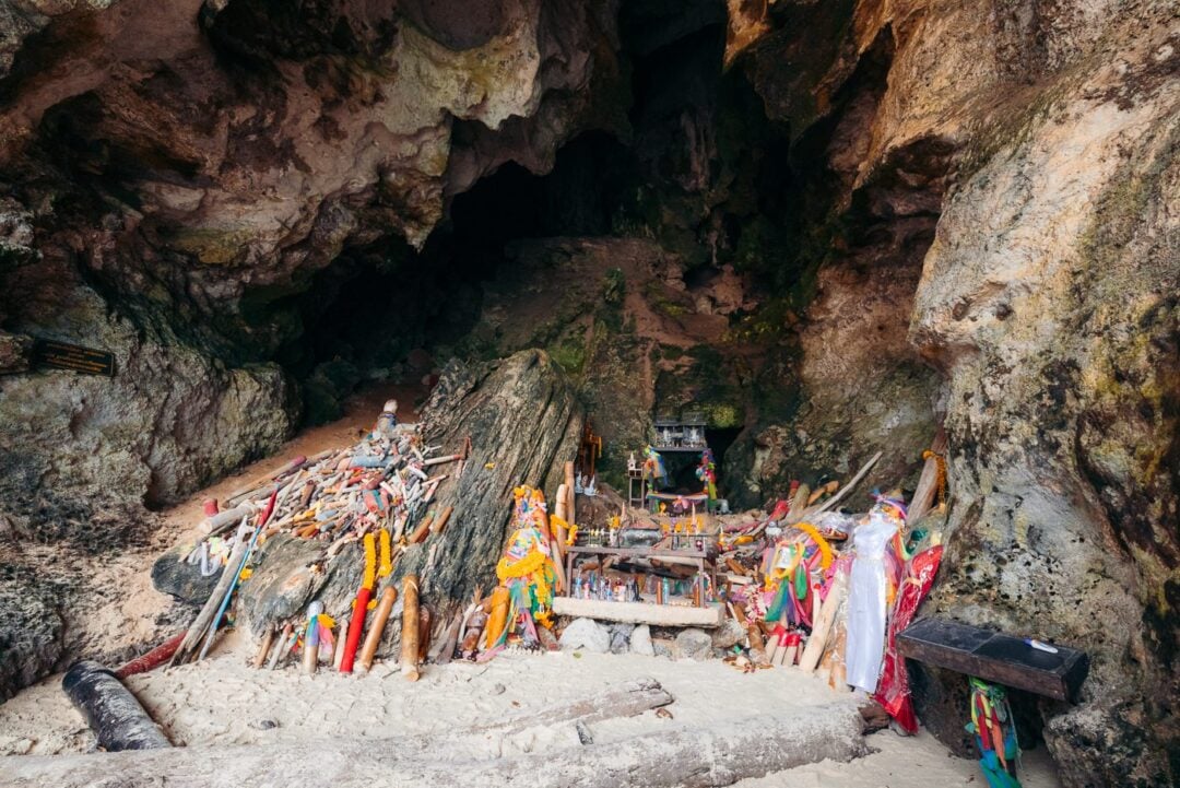 Guide to Visiting Phra Nang Beach & Cave in Railay, Krabi