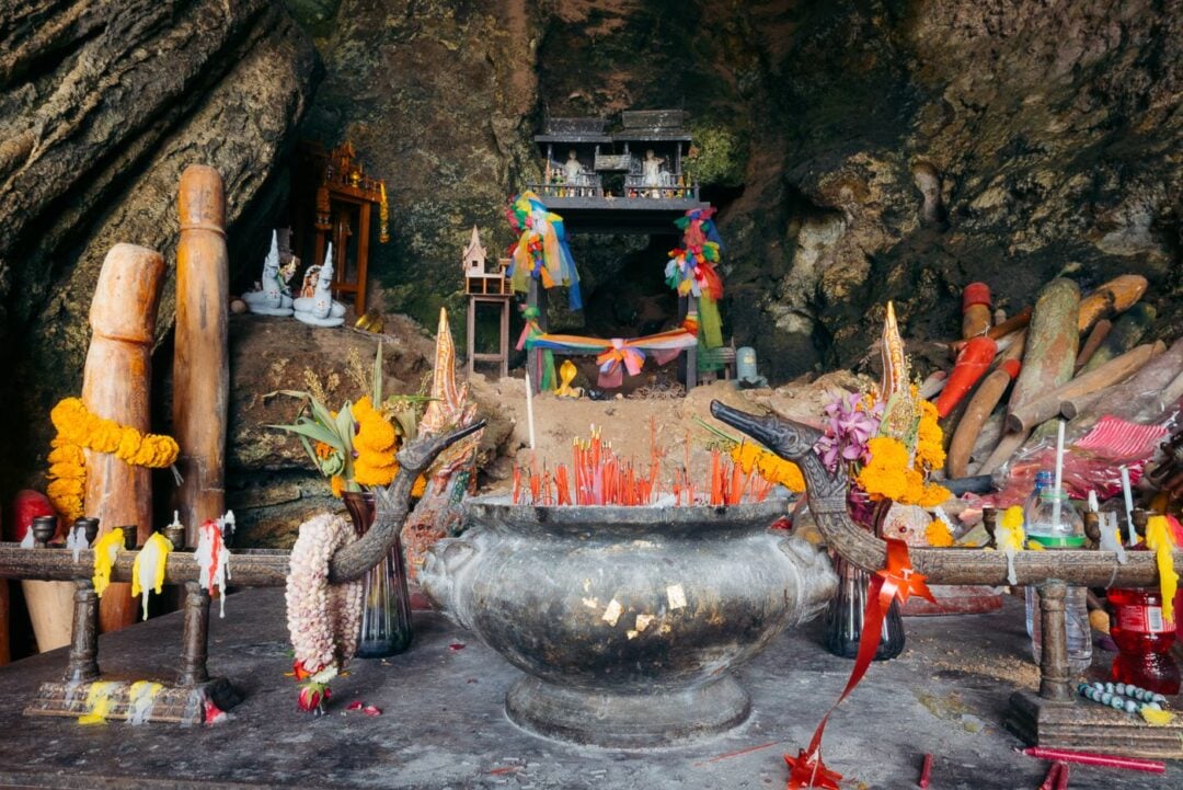 Guide to Visiting Phra Nang Beach & Cave in Railay, Krabi