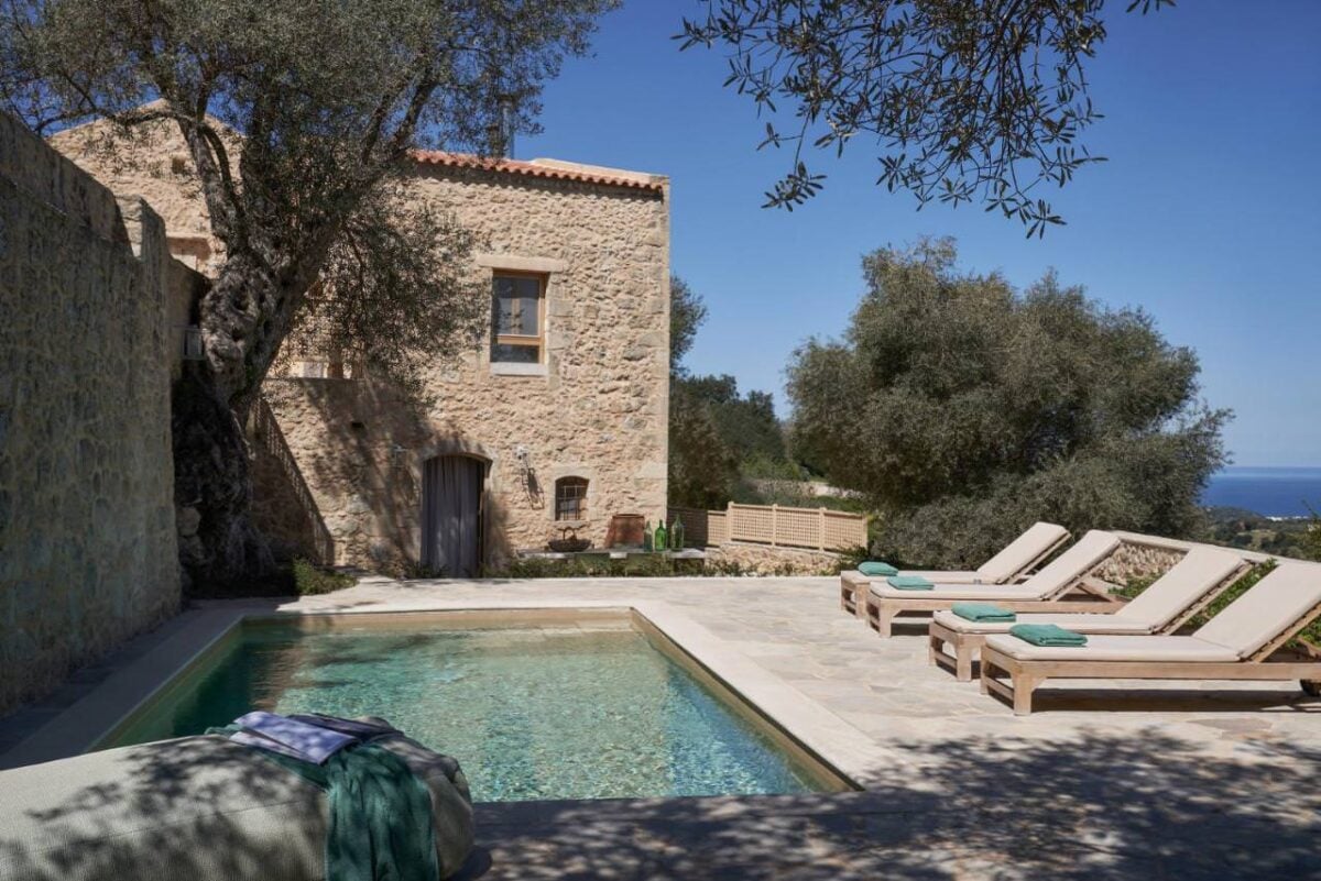 11 AMAZING Cave Hotels in Greece for a Unique Stay