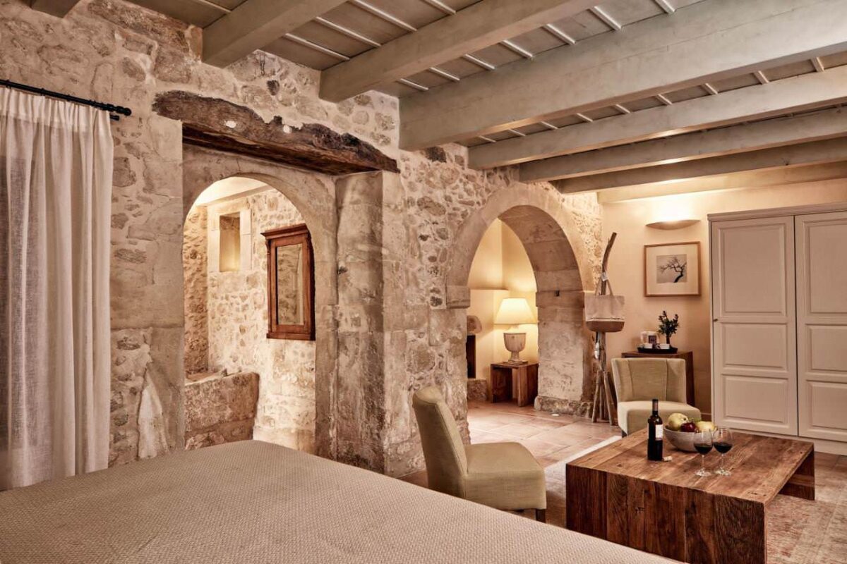 11 AMAZING Cave Hotels in Greece for a Unique Stay