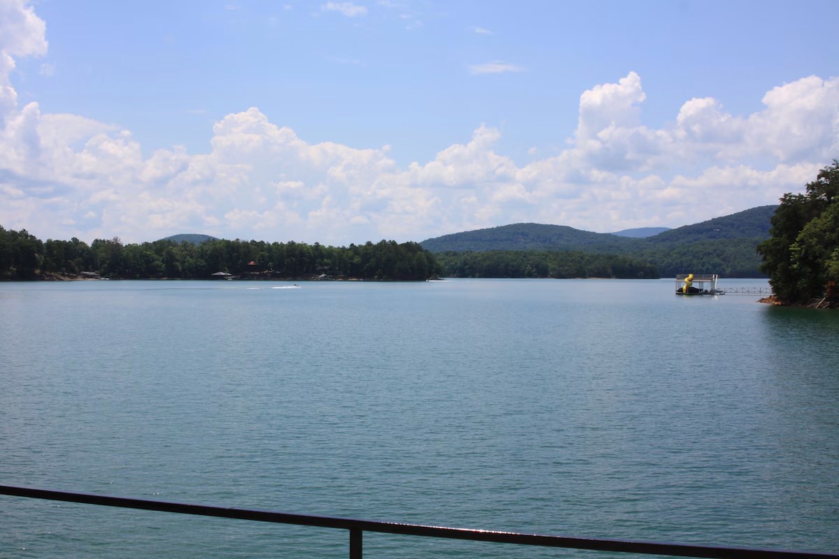 6 BEST Lakes in Georgia with Cabins & Waterfront Rentals