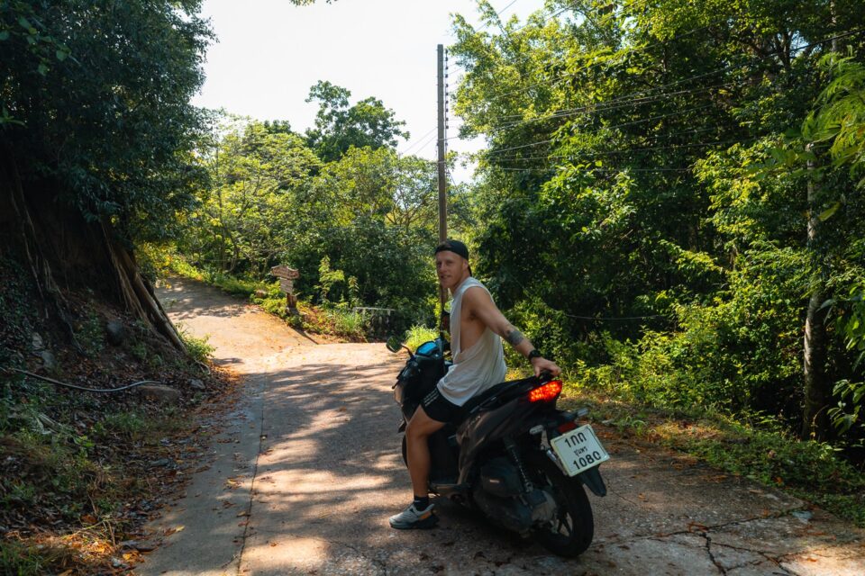 How to Visit Aow Leuk Beach on Koh Tao