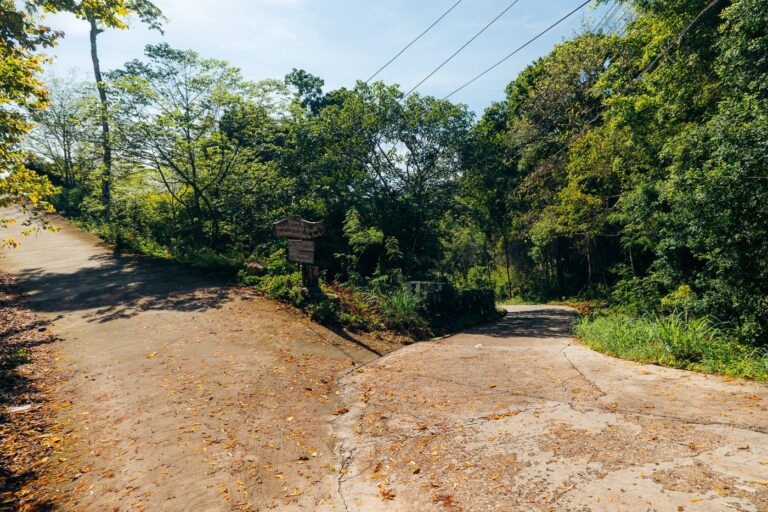 How to Visit Aow Leuk Beach on Koh Tao